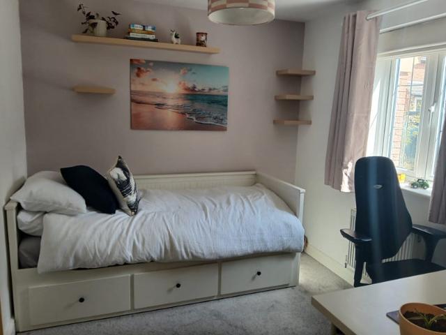 Room at Poplar Road, Charnwood