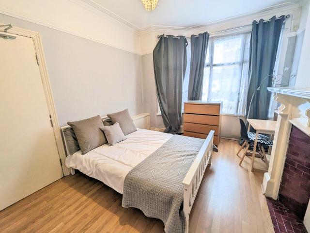 Room at Poplar Road, Sandwell