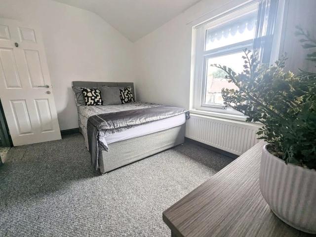 Room at Poplar Road, Sandwell