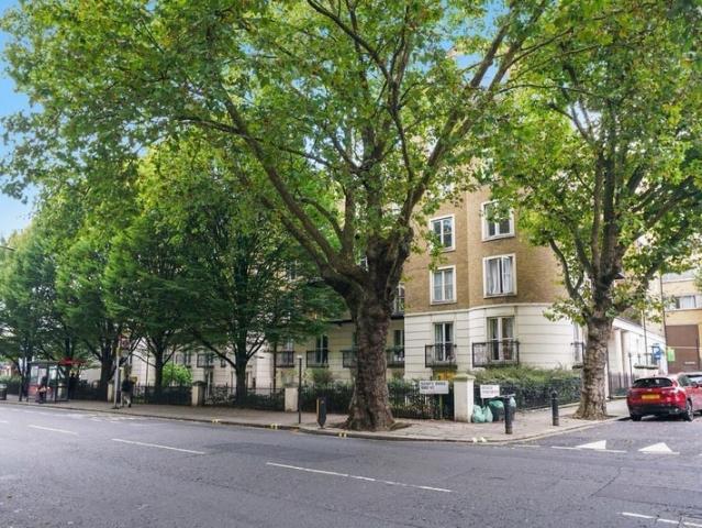 Room at Porchester Walk, City of Westminster