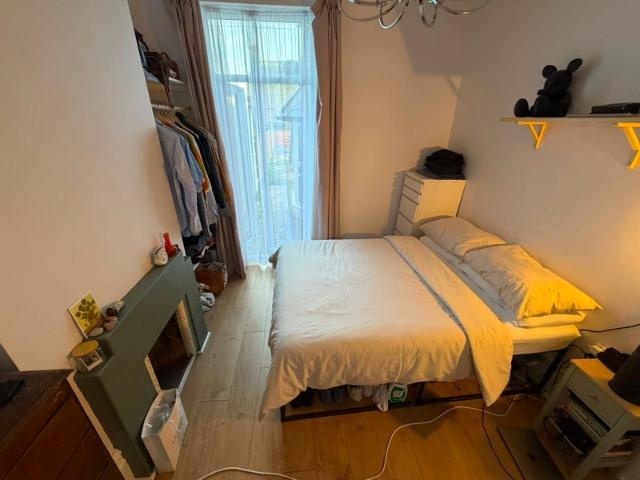 Room at Portway, Greater London