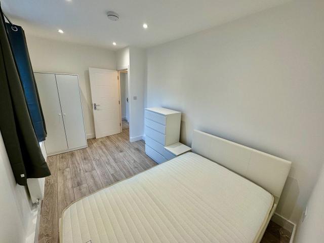 Room at Portland Avenue, Greater London