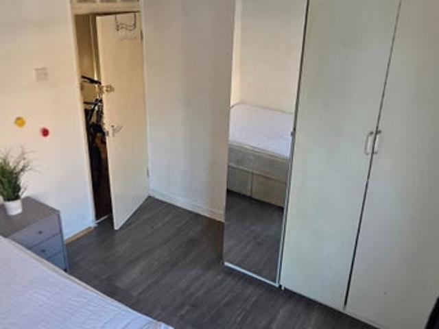 Room at Portland Avenue, Greater London