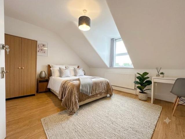 Room at Portland Road, Greater London