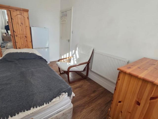 Room at Portland Road, Luton