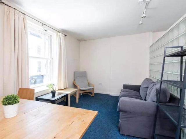 Room at Portland Street, Bristol