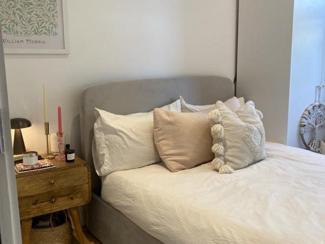 Room at Powell Road, Greater London