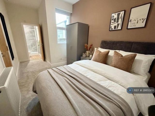 Room at Powerscourt Road, Portsmouth