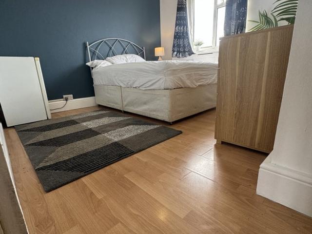 Room at Potter Street, Harlow