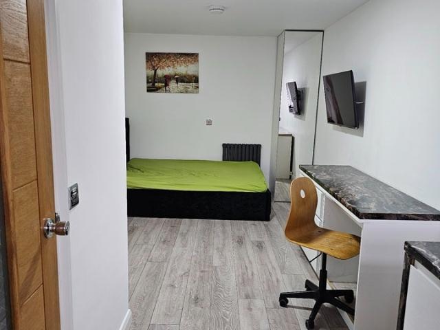 Room at Potters Lane, Greater London