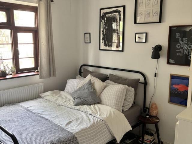 Room at Poynders Gardens, Greater London