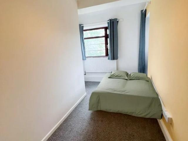 Room at Poynders Gardens, Greater London