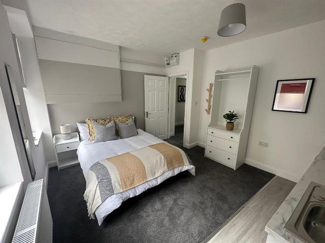 Room at Prebend Street, Bedford