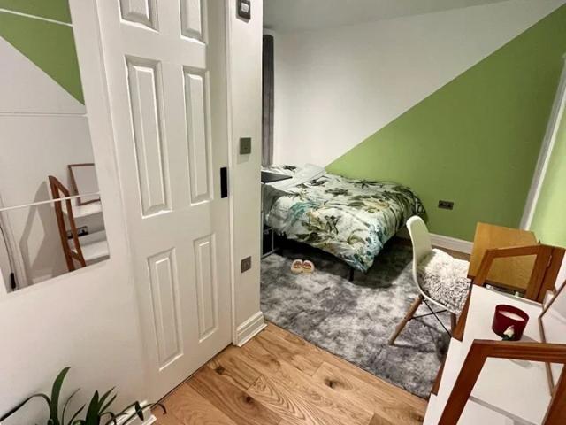Room at Preston Gardens, Luton