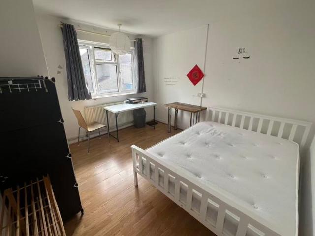 Room at Preston Hill, Greater London