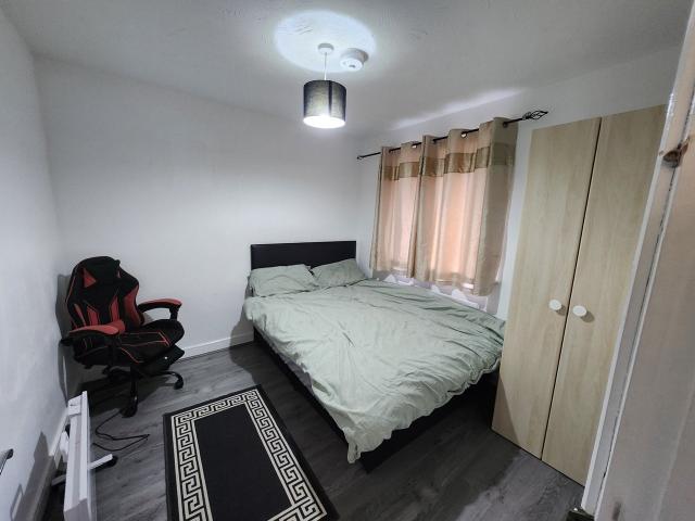 Room at Primrose Close, Luton