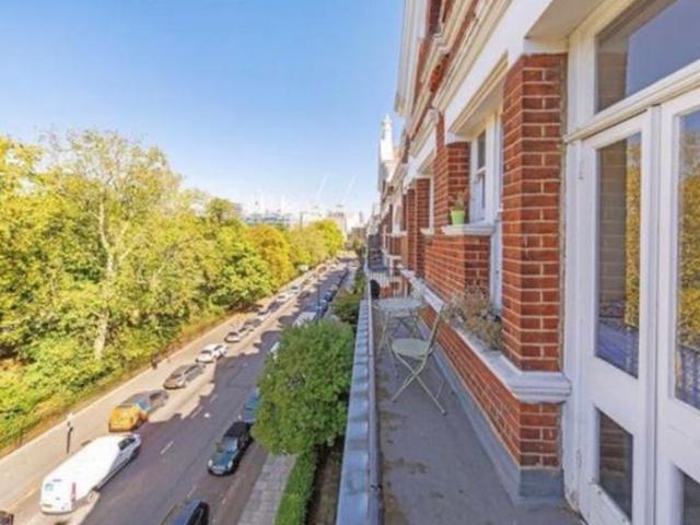 Room at Prince of Wales Drive, Greater London