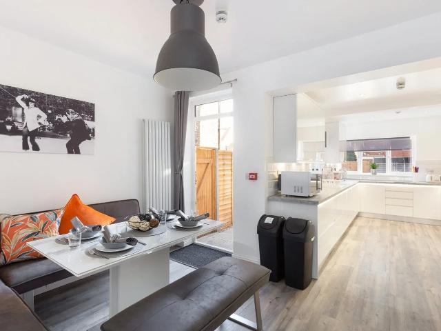 Room at Princes Avenue, Watford