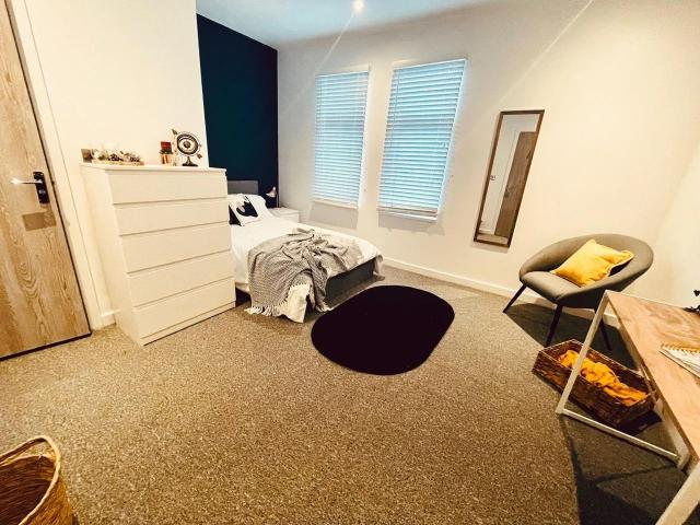 Room at Princes Avenue, Watford