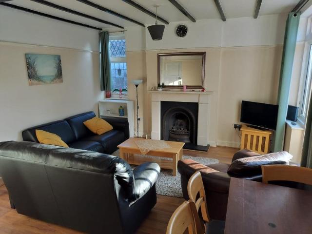 Room at Princes Gardens, Greater London