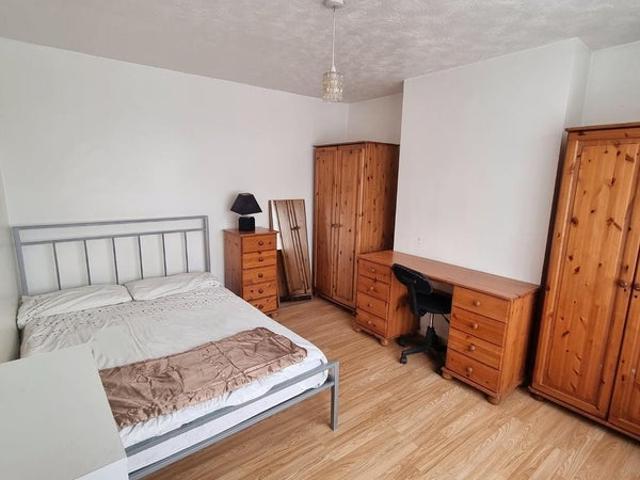 Room at Priors Walk, Crawley