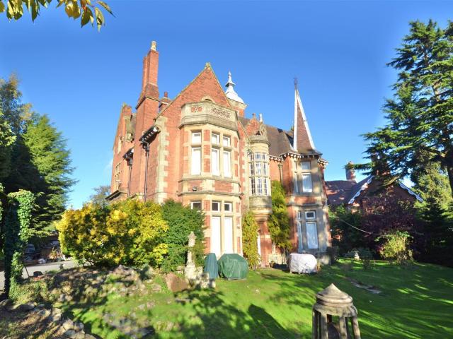 Room at Priory Road, Malvern Hills