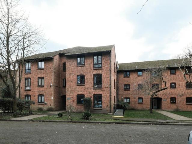 Room at Promenade Approach, Greater London