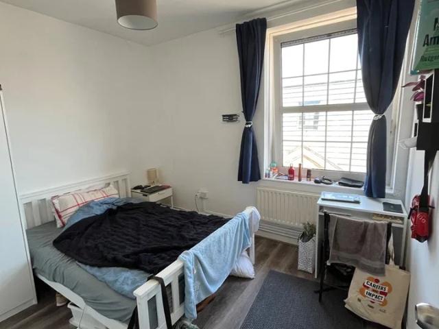 Room at Quaker Street, Greater London