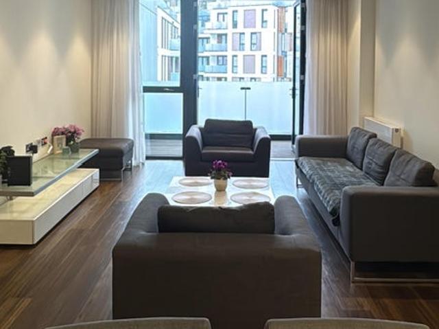 Room at Quebec Way, Greater London