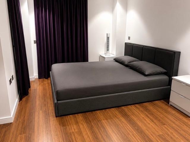 Room at Quebec Way, Greater London