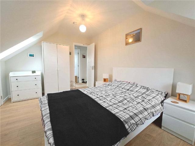 Room at Queen Eleanor's Road, Guildford