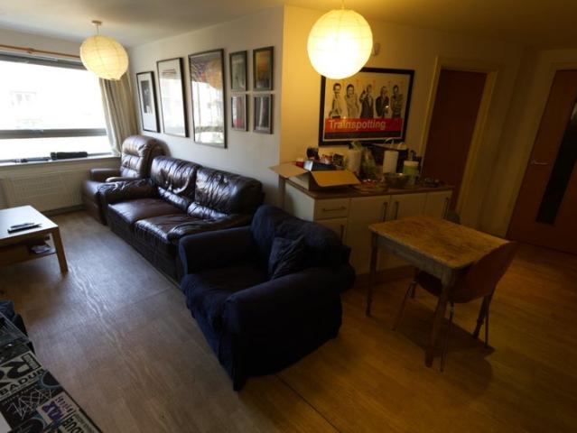 Room at Queen Elizabeth Square, Glasgow