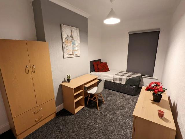 Room at Queen Street, Wakefield