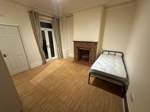 Room at Queen Street, Doncaster