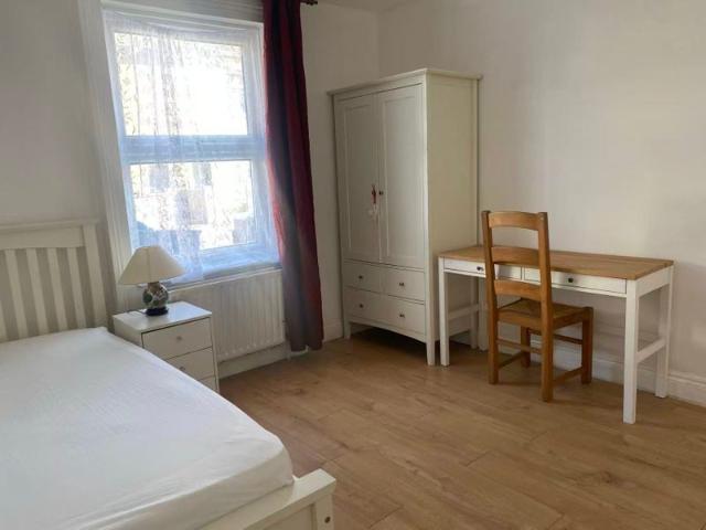 Room at Queen Street, Greater London