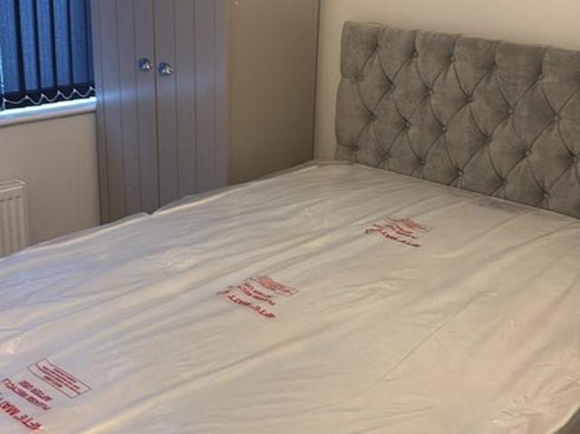 Room at Queen Street, Middleton