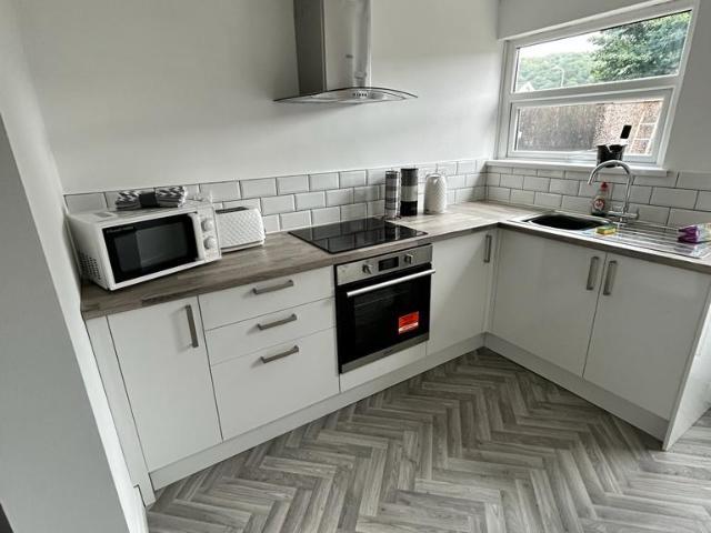 Room at Queen Street, Pontypridd