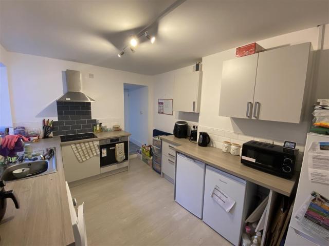 Room at Queen Street, Pontypridd