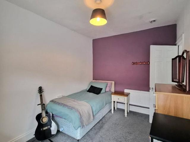 Room at Queen Street, Pontypridd