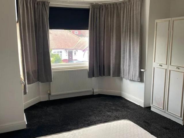Room at Queenborough Gardens, Greater London