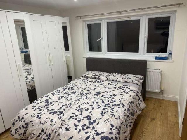 Room at Queenborough Gardens, Greater London
