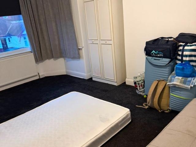 Room at Queenborough Gardens, Greater London