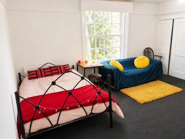 Room at Queen's Terrace, Southampton