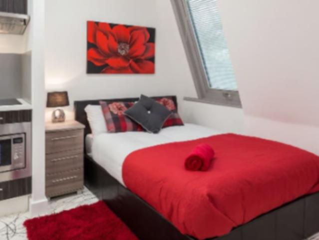 Room at Queen's Terrace, Southampton