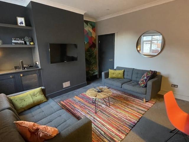 Room at Queens Terrace, Wakefield