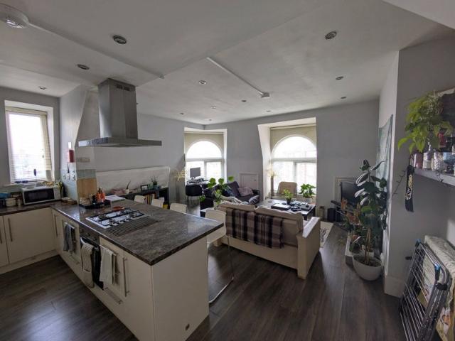 Room at Queens Avenue, Greater London
