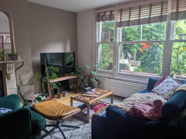Room at Queen's Drive, Greater London