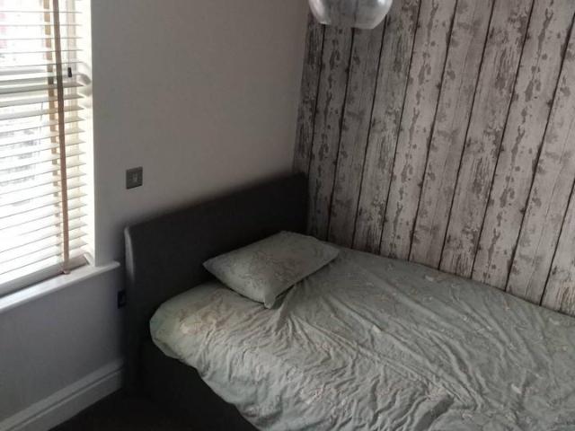 Room at Queens Drive, Liverpool