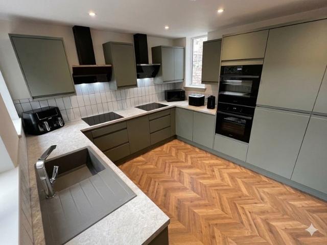 Room at Queens Drive, Liverpool