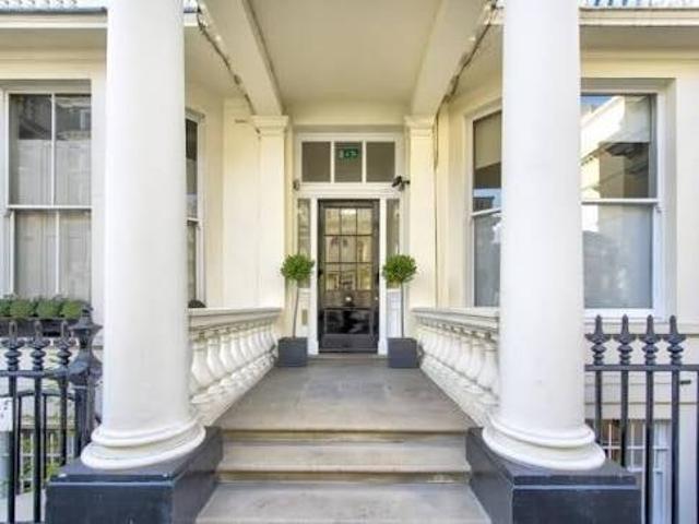 Room at Queen's Gate, Greater London